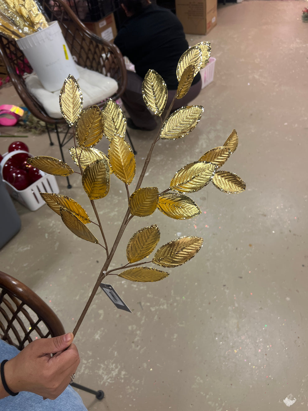 Metallic gold 25 inch spray – Jeffrey Surles Living